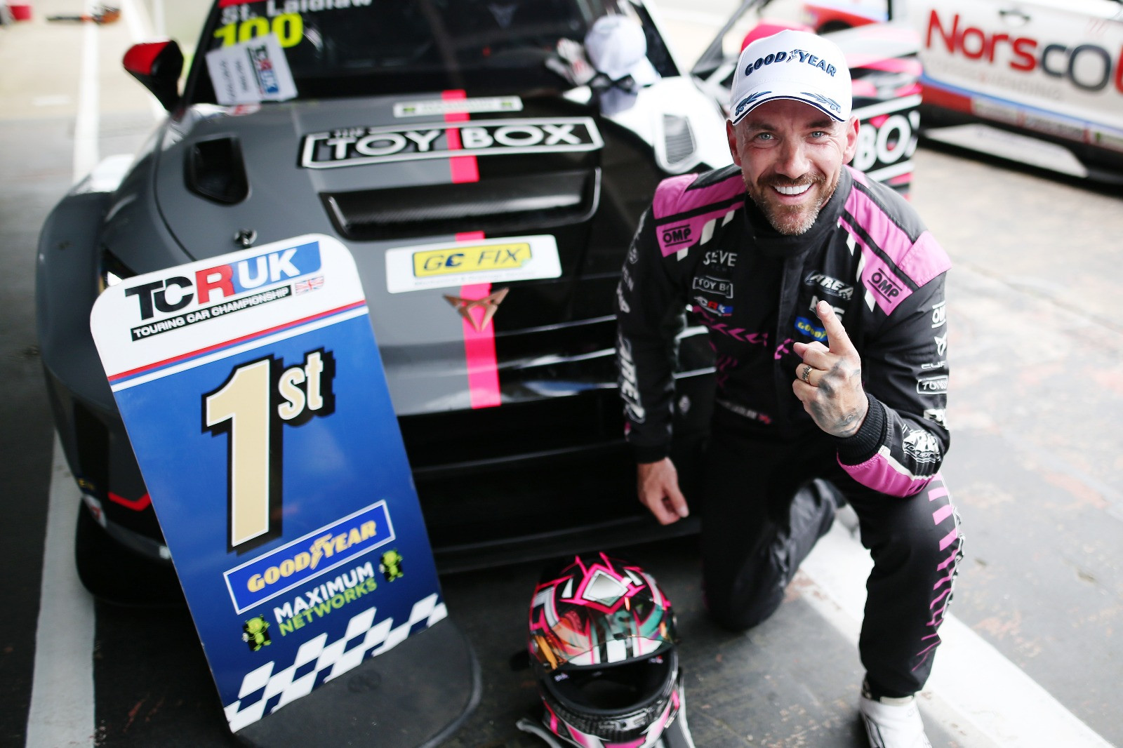 Steve Laidlaw doubles up at Silverstone – TouringCarTimes