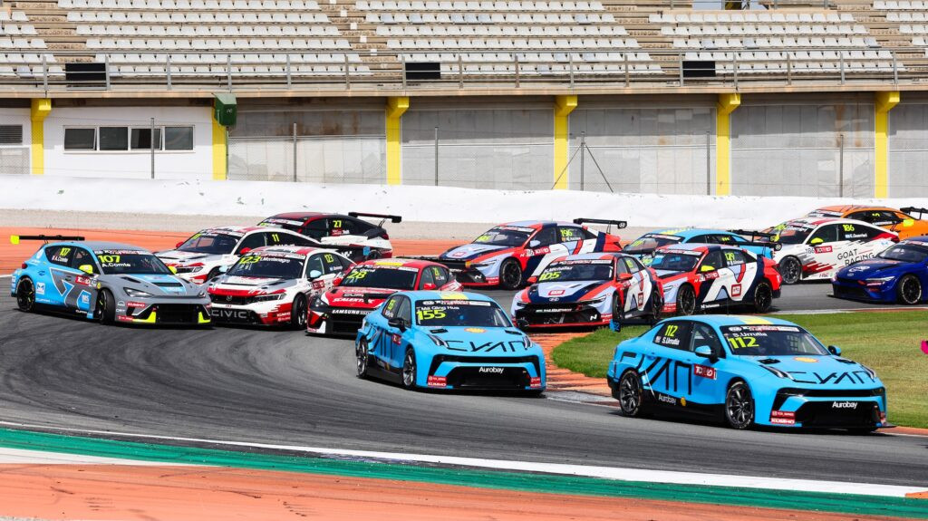 Shortened Australian weekend kicks off final FIA TCR World Tour season ...